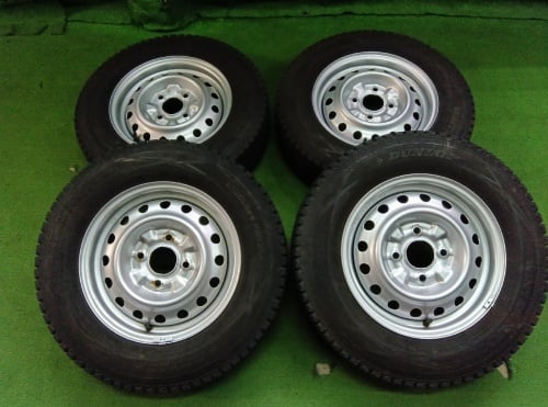 Unknown - Nissan Motor Co., Ltd. - NV200 genuine/DL14 inch studless ...