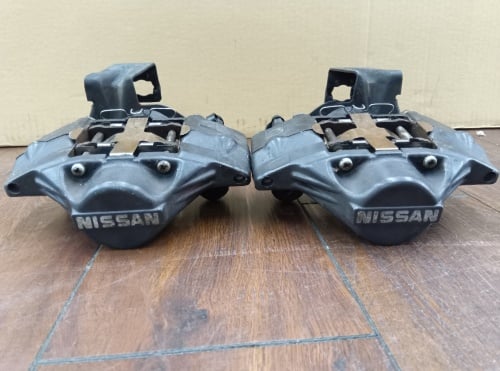 Unknown - Nissan Motor Co., Ltd. - GT-R (BNR32) genuine rear calipers ...